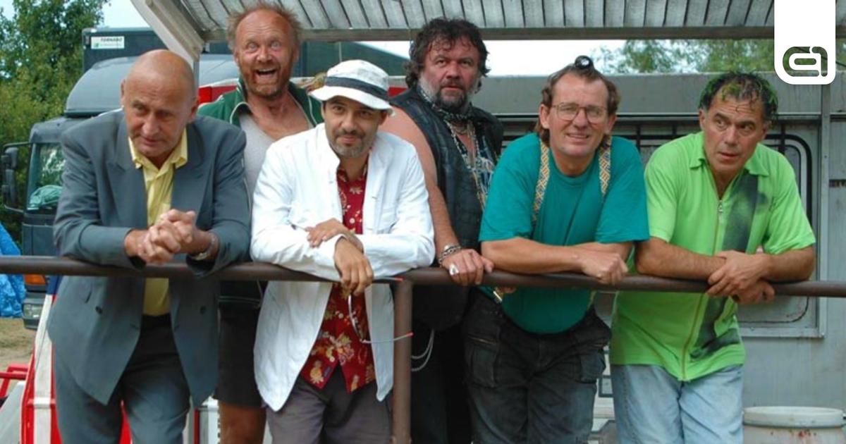 Esport1 - Öltöny felső? Fényes lépő? – Ilyen az igazi gamerek cipője!