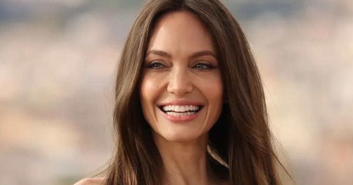 Esport1 - Angelina Jolie-ból operaénekesnő lett, és milyen jól áll neki