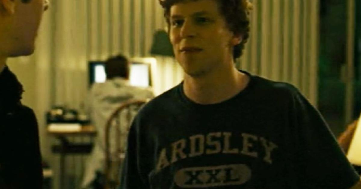 Esport1 - Zuckerberg is licitált Jesse Eisenberg pólójára a Közösségi ...