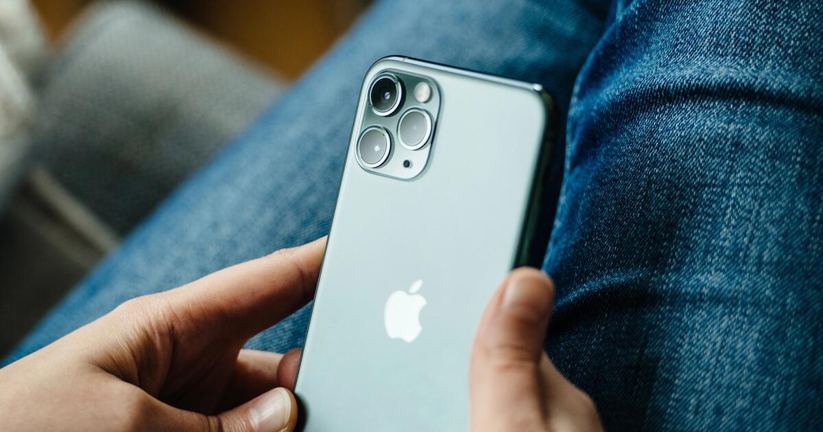 Esport1 - Megjöttek a rajzok: ilyen lesz az iPhone, amit félbe lehet ...